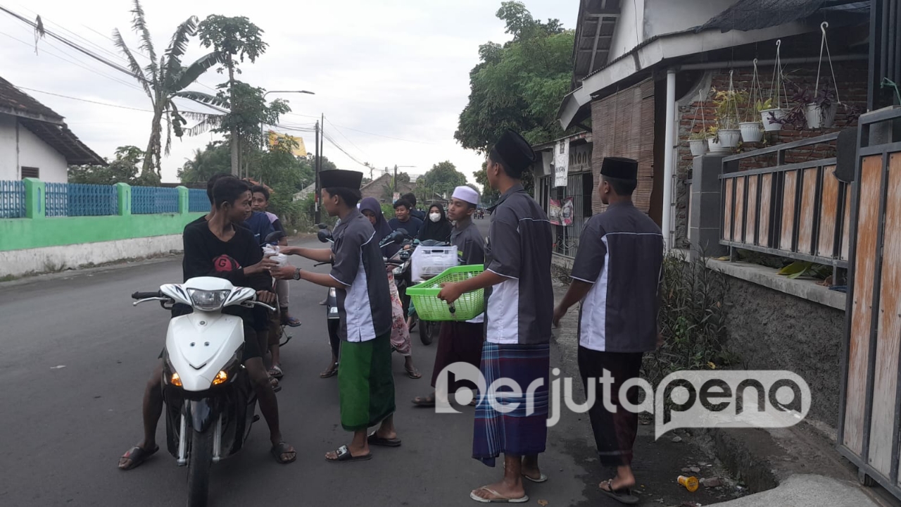 Tak ada kata berhenti, usai Bukber PR IPNU IPPNU Sumberejo Bagi-bagi Takjil, Ini Respon Ketua PC ...